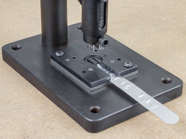 Roovers Manual Metal Tag Embosser